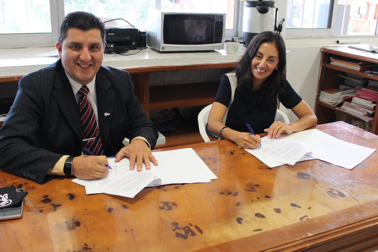 Universidad IVES firma convenio de capacitación con el CAM “María de ...
